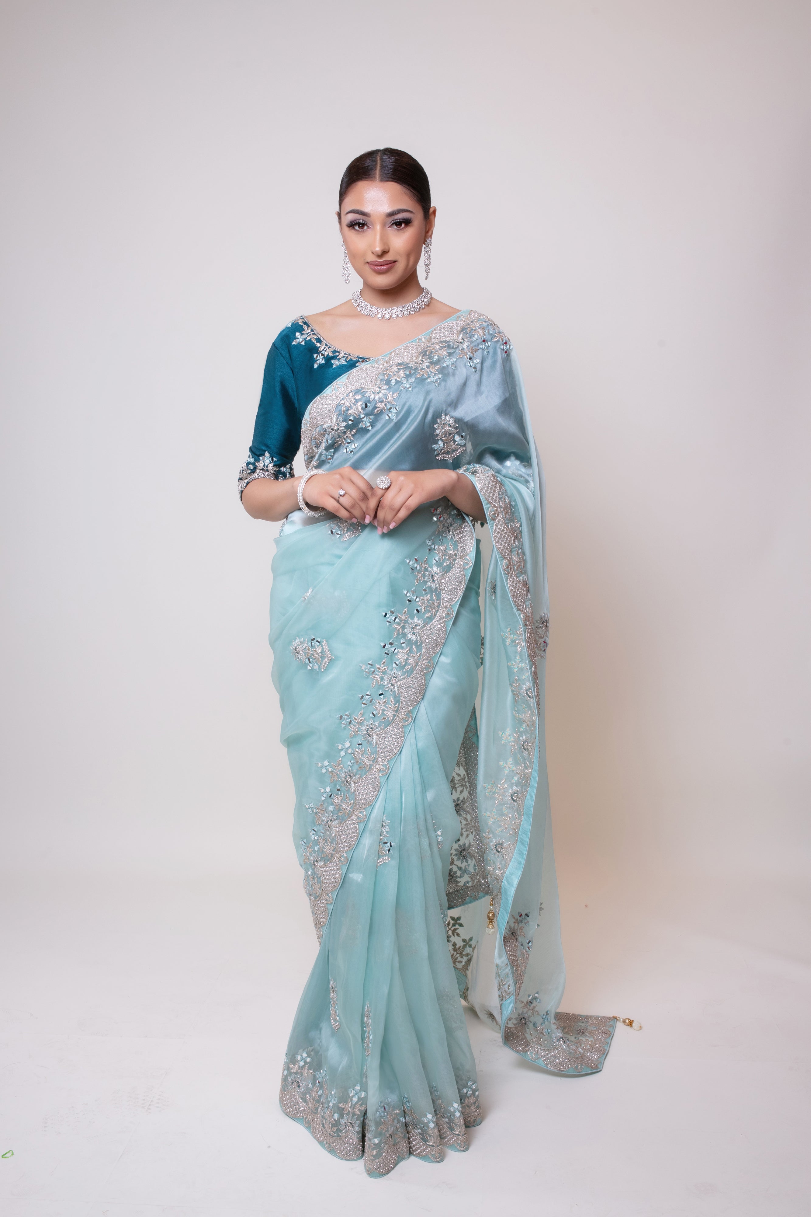 Anjla Saris - Welcome to a world of luxury designer saris/sarees...